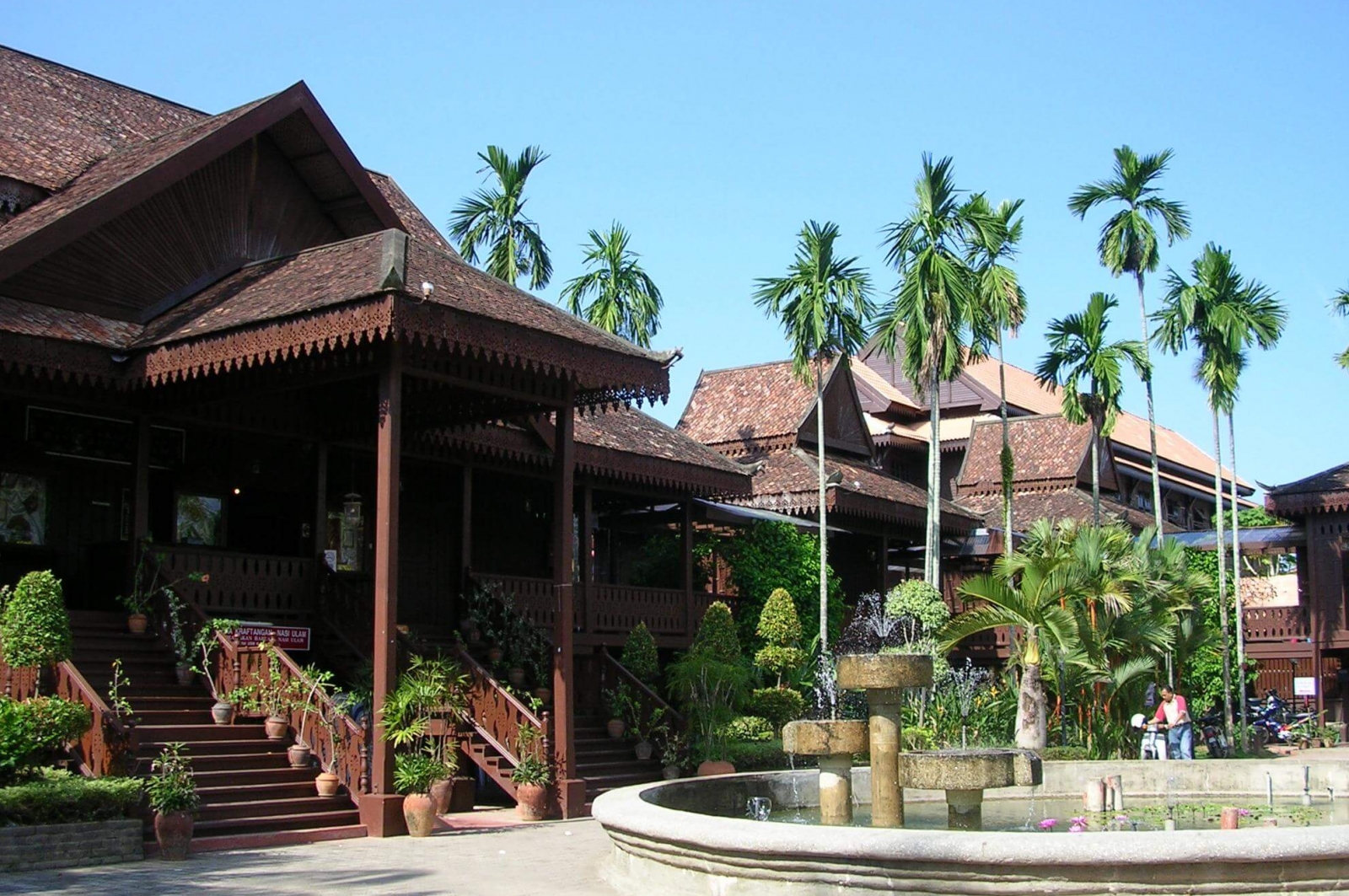 Handicraft fun in Balai Getam Guri, Kelantan, Malaysia | Gokayu, Your ...