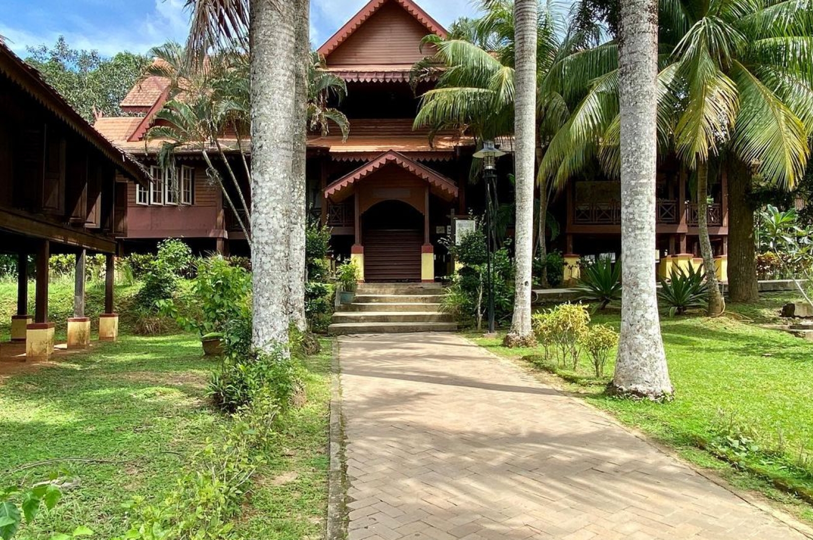Mahsuri's Tomb & Cultural Center, Langkawi Island, Malaysia | Gokayu ...