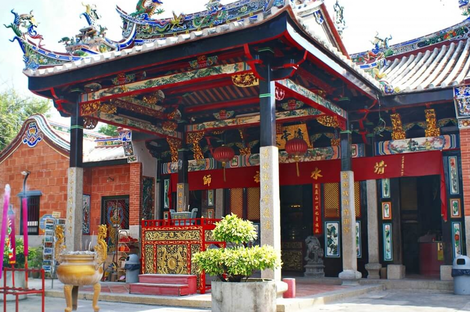 Penang Snake Temple, Penang, Malaysia | Gokayu, Your Travel Guide