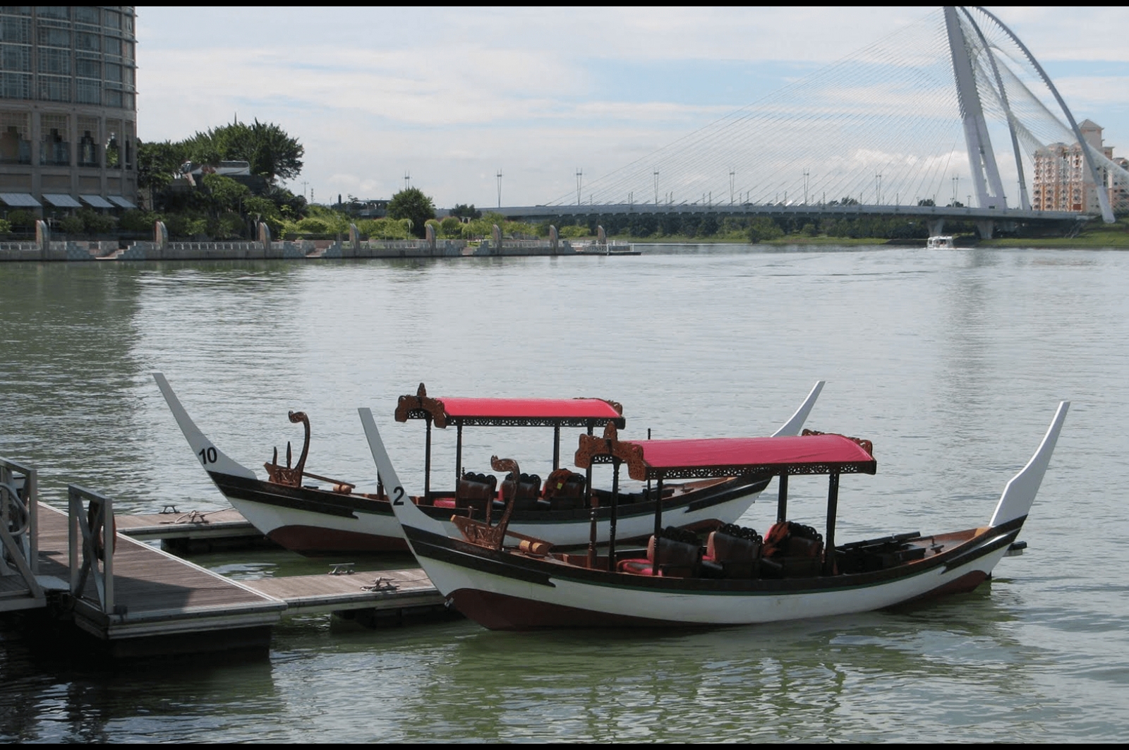 Perahu ride at Putrajaya Lake, Putrajaya, Malaysia | Gokayu, Your ...